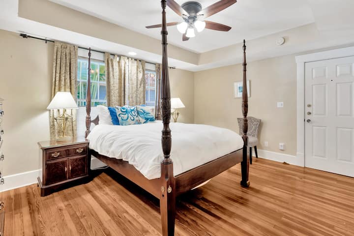 Elm Room - St. Petersburg, FL