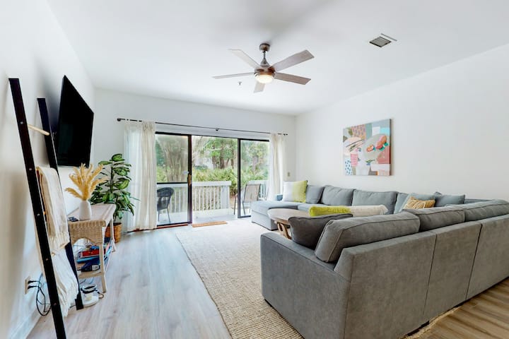 2br Dog-friendly Beach Oasis W/ Pool, Patio, & W/d - サウス・カロライナ州