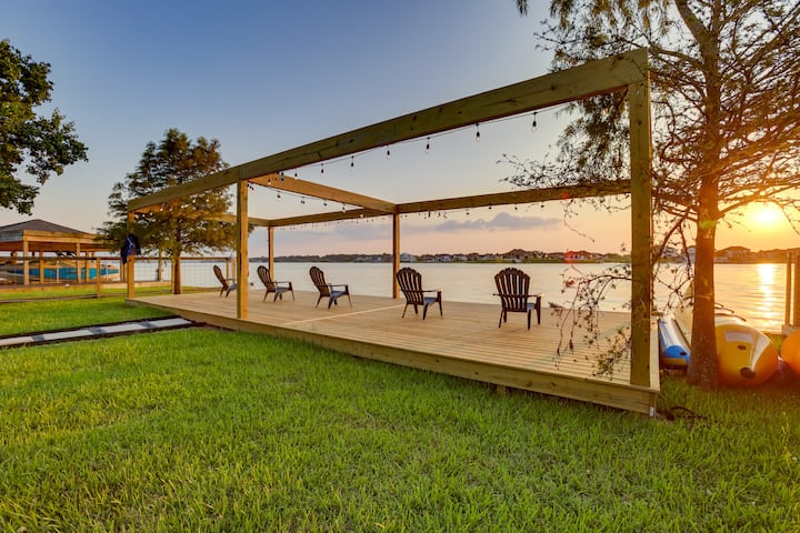 Boat, Fish & Swim: Lake Conroe Home W/ Hot Tub! - Willis, TX