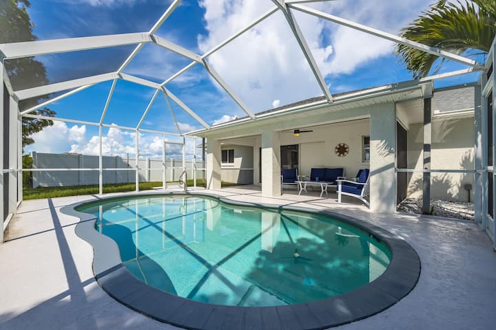 Heated Pool, Waterfront - Villa Cape Haven - Cape Coral, FL