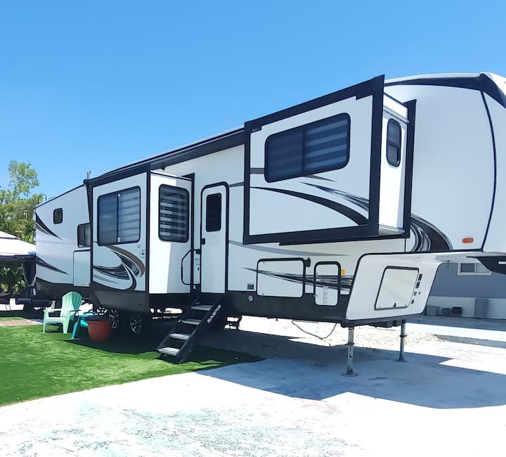 So "Time To Wander" Pets And Free Early Check In! - Fort Myers Beach, FL