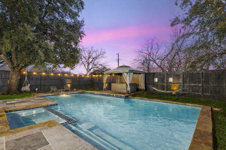 Upscale 6br/2.5b Home With Pool, Hot Tub & Game Ro - Carrollton, TX