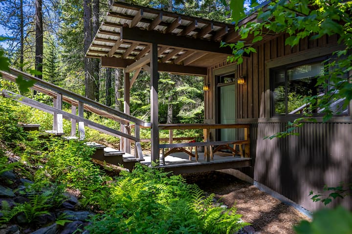 Tranquil Creekside Cabin - グレイシャー国立公園, MT