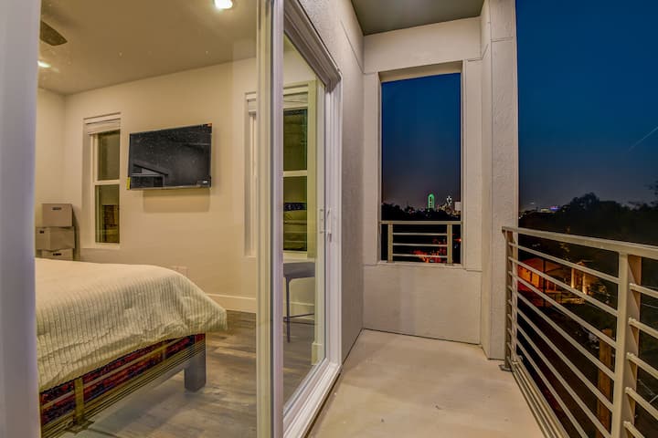 Modern Downtown Escape | The Ultimate View - Dallas, TX