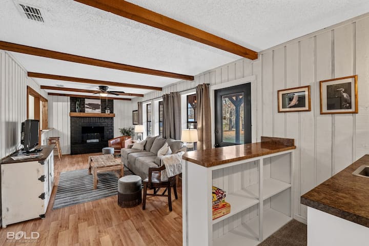 Cozy Modern Cabin W/rv Site, Kayaks & Canoes - Caddo lake