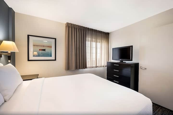 4 Modern Rooms W/ Buffet Breakfast, Great Location - Columbus, OH