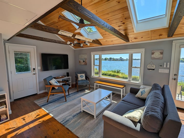 Hidden Gem! Newly Renovated Gorgeous Cottage! - Narragansett, RI
