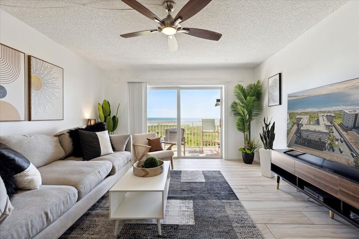 Stunning Direct Ocean Views W/pool - ココアビーチ, FL