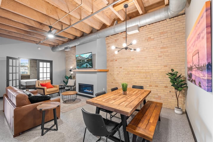 Aurora Black | Upscale Getaway With Pool, Hot Tub, - Duluth, MN