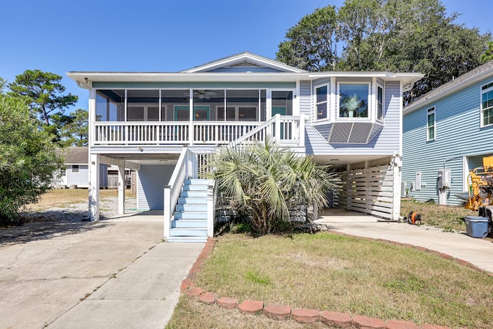 Fenced Yard, 1 Mi To Beach: Oak Island Family Home - Oak Island, NC