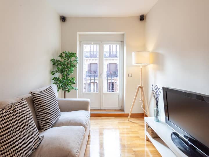 Piso Con Dos Dormitorios Frente A Plaza Mayor - Madrid