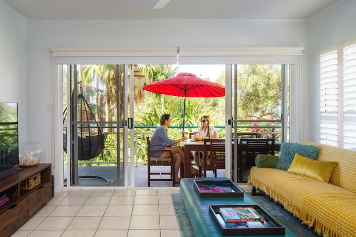 Sunny Seaside Retreat In Coolum Beach - Sunshine Coast