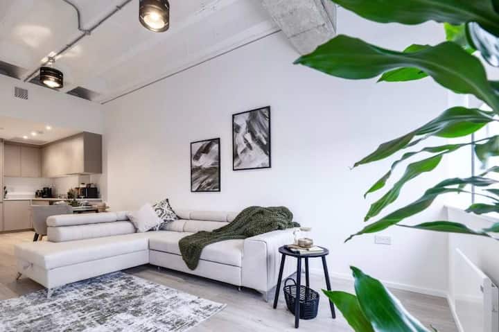 Elegant Central Apartment/3 - Milton Keynes