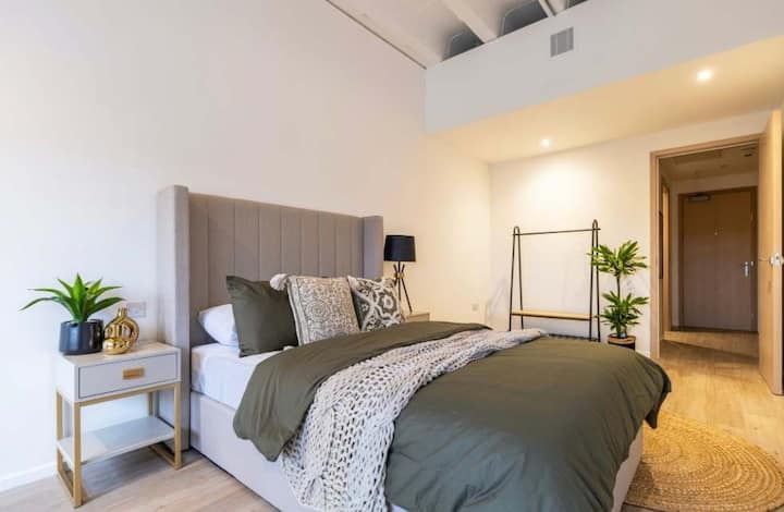 Elegant Central Apartment/3 - Milton Keynes