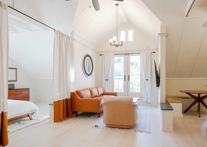 Downtown Fairhope Loft - Fairhope, AL