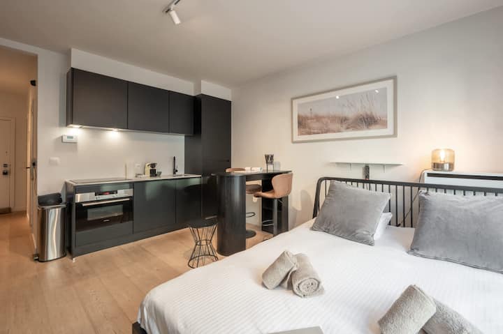 Newly Renovated Studio + Parking - Knocke-Heist
