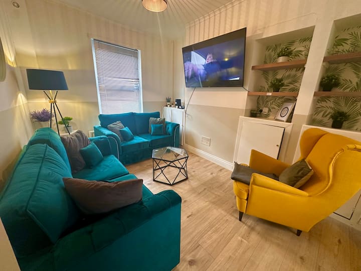 2br City Side House - Titanic Belfast