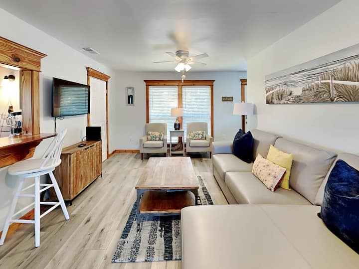 Saltcreek Sunsets | Gorgeous Marsh Views, Dock! - Tybee Island, GA