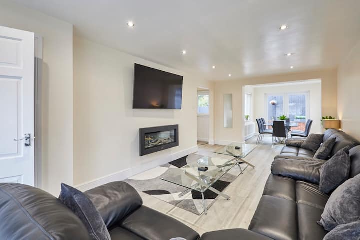 Host & Stay | Violet's View - Whitby, UK