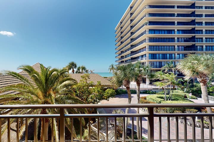 Gulf Views! Heated Pool, Direct Beach Access. - Treasure Island, FL