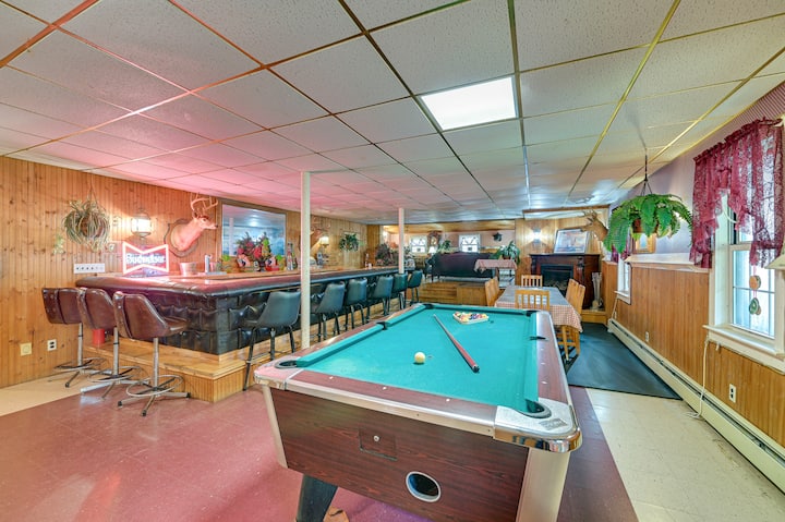 Lanesville Home W/ Pool Table, Bar & Deck! - Phoenicia, NY