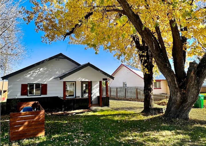 Charming Cascade Cabin: Large Yard, Near Downtown! - Lake Cascade State Park, Cascade