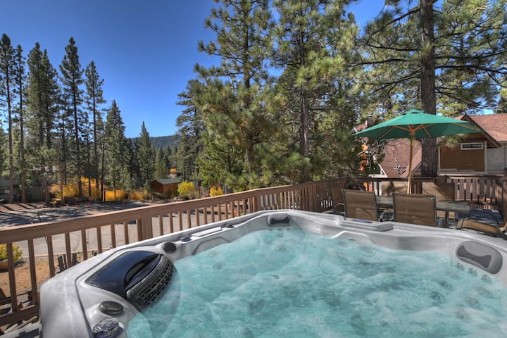 Tioga Hideaway:petfriendly!spa!firepit!fenced!ac! - Big Bear Lake, CA