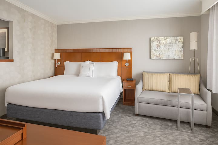 Modern Comfort Near Beautiful Jersey Shore Beaches - Red Bank, NJ