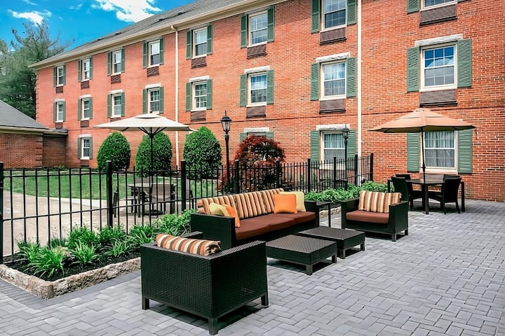 4 Pet-friendly Rooms W/ Starbucks & Self Parking! - Ocean Grove, NJ