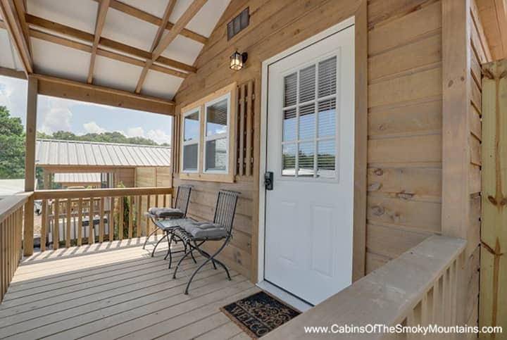Lil Livvy's Lakehouse - Douglas Lake, TN