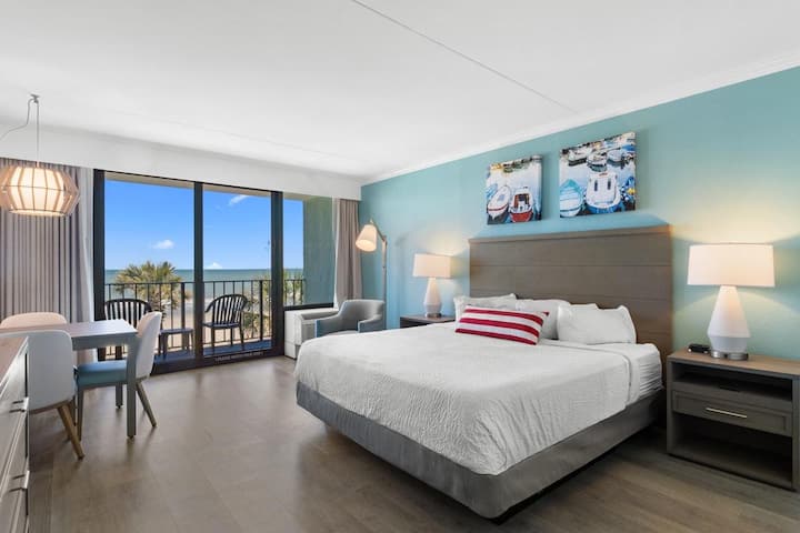 Oceanfront Adventures Deluxe King Room 4th Flr - Myrtle Beach, SC