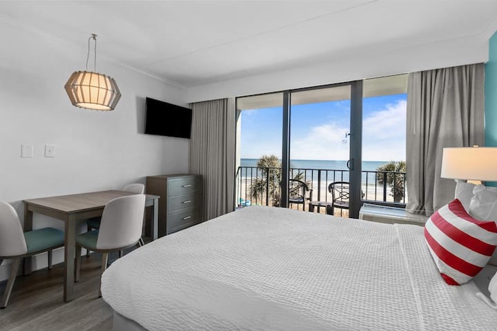 Newly Renovated Oceanfront Deluxe Jr Suite 1st Flr - Myrtle Beach