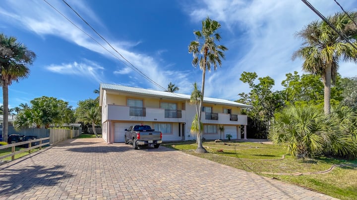 Sunset Oasis Near Bunche Beach - Fort Myers Beach, FL