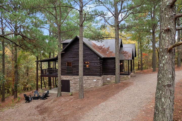 3+ Secluded Acres | Pet Friendly 3 Bedroom Cabin - ブロークン・ボウ, OK
