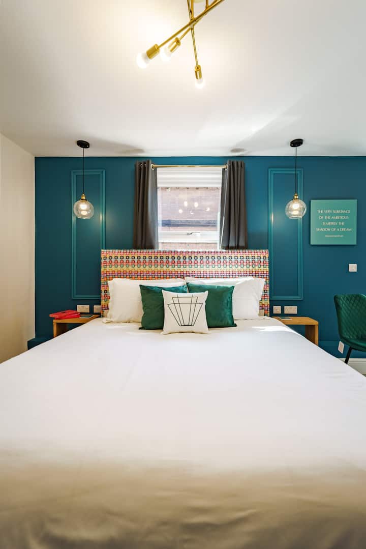 The Adelphi | Super King Studio W/ Private Parking - Stratford-upon-Avon