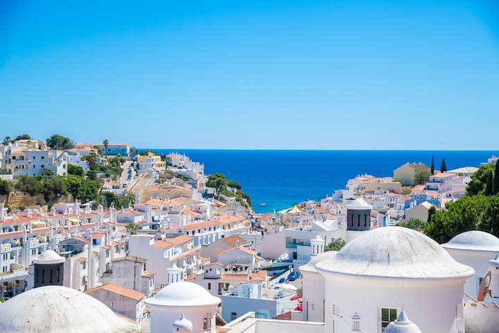 Townhouse In Center With Communal Pool - Carvoeiro