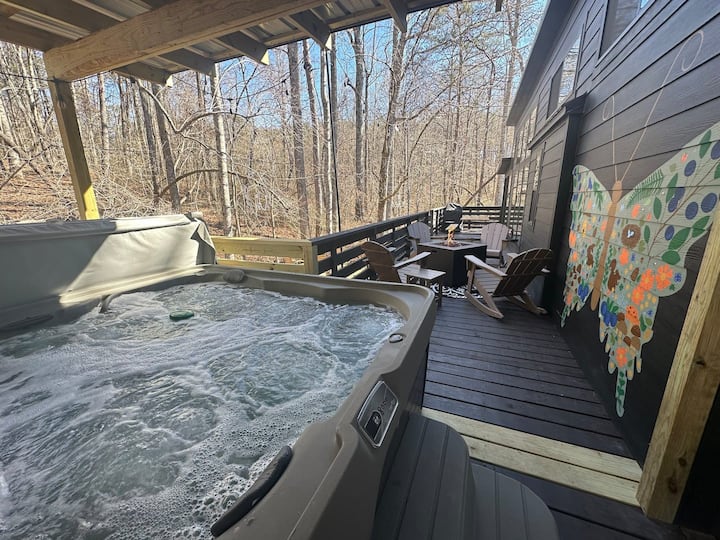Hot Tub L Creek & Waterfall L Game Room - Alabama