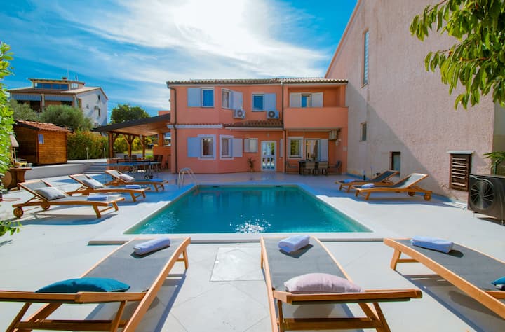 Villa With Private Pool Near The Sea In Pula - Croazia