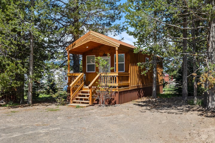 Knotty Bear Tiny Home 20 Miles To West Yellowstone - Island Park, ID