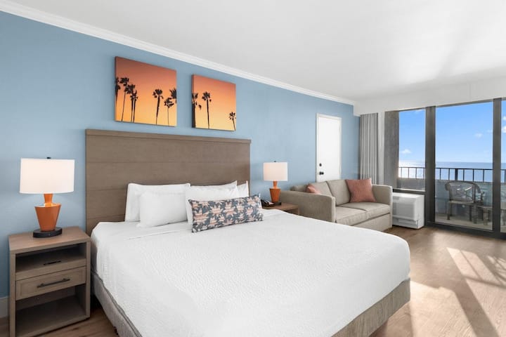 Beach Retreat Oceanfront King Room 7th Floor - Myrtle Beach, SC