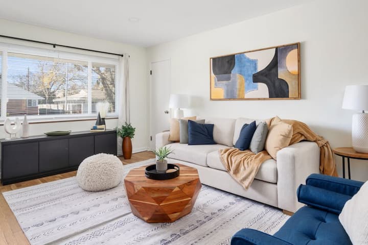 Entire Flat | Fenced Yard | Pet Friendly |Osu - Polaris, OH