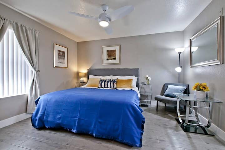 Lux 2br/2ba Condo W/pool Gym And Laundry - Las Vegas, NV