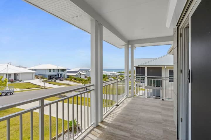 Seaside Bliss With Ocean Views Great Family Stay - City of Lake Macquarie