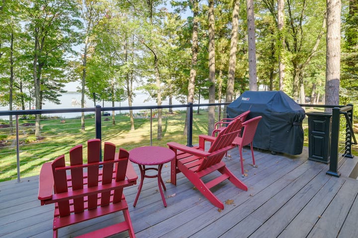 Higgins Lake Vacation Rental W/ Lake Views & Deck! - Roscommon, MI