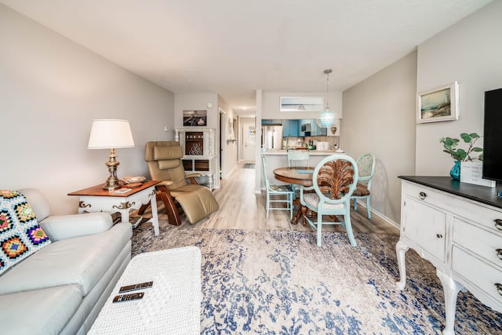 Cozy Renovated Condo - Walk To Town & Beach! - South Haven, MI