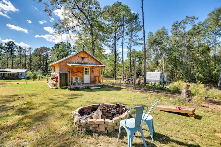 Angler’s Getaway! ‘Rustic Cabin’ On Lake Eufala - Walter F. George Lake, AL