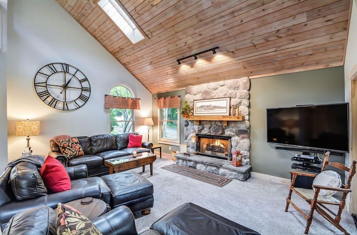 Westaway-spacious Home W/private Hot Tub, Fireplac - Galena, IL