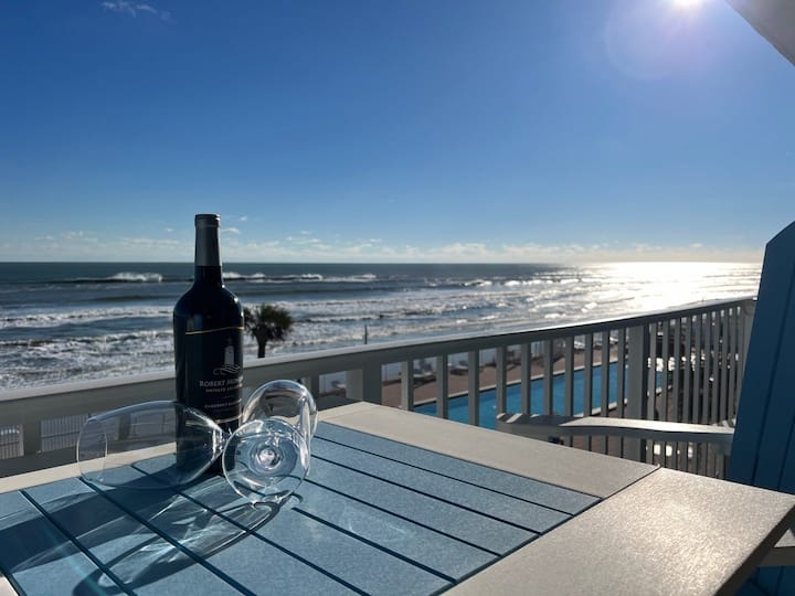 Blue Horizon — Daytona Beachfront Escape - Daytona Beach, FL