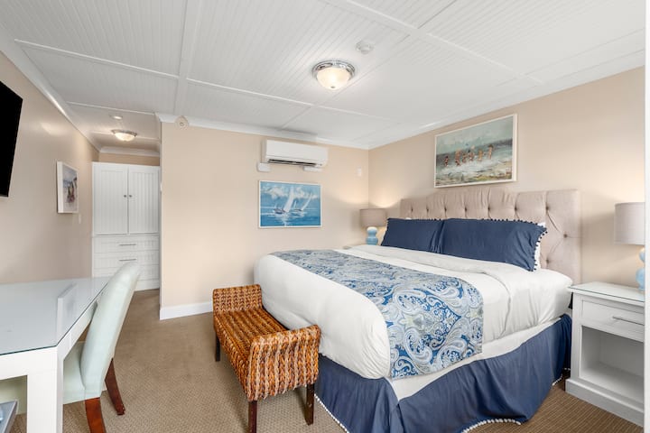 King Bed | Steps To Waterfront | Desk | Coffee - Salisbury