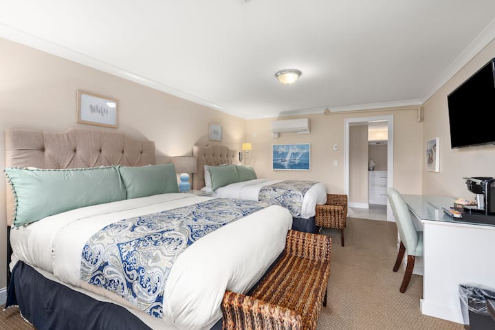 8 - Double Queen, Guest House - South Hampton, NH